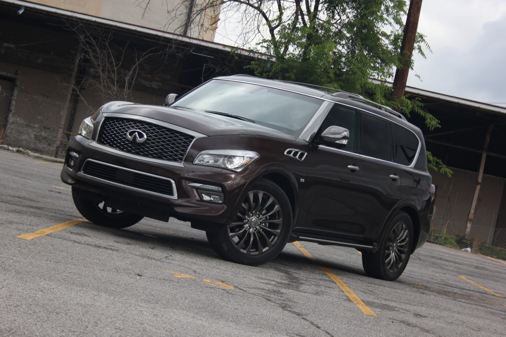 2015 Infiniti QX80 Driven Review • AutoTalk